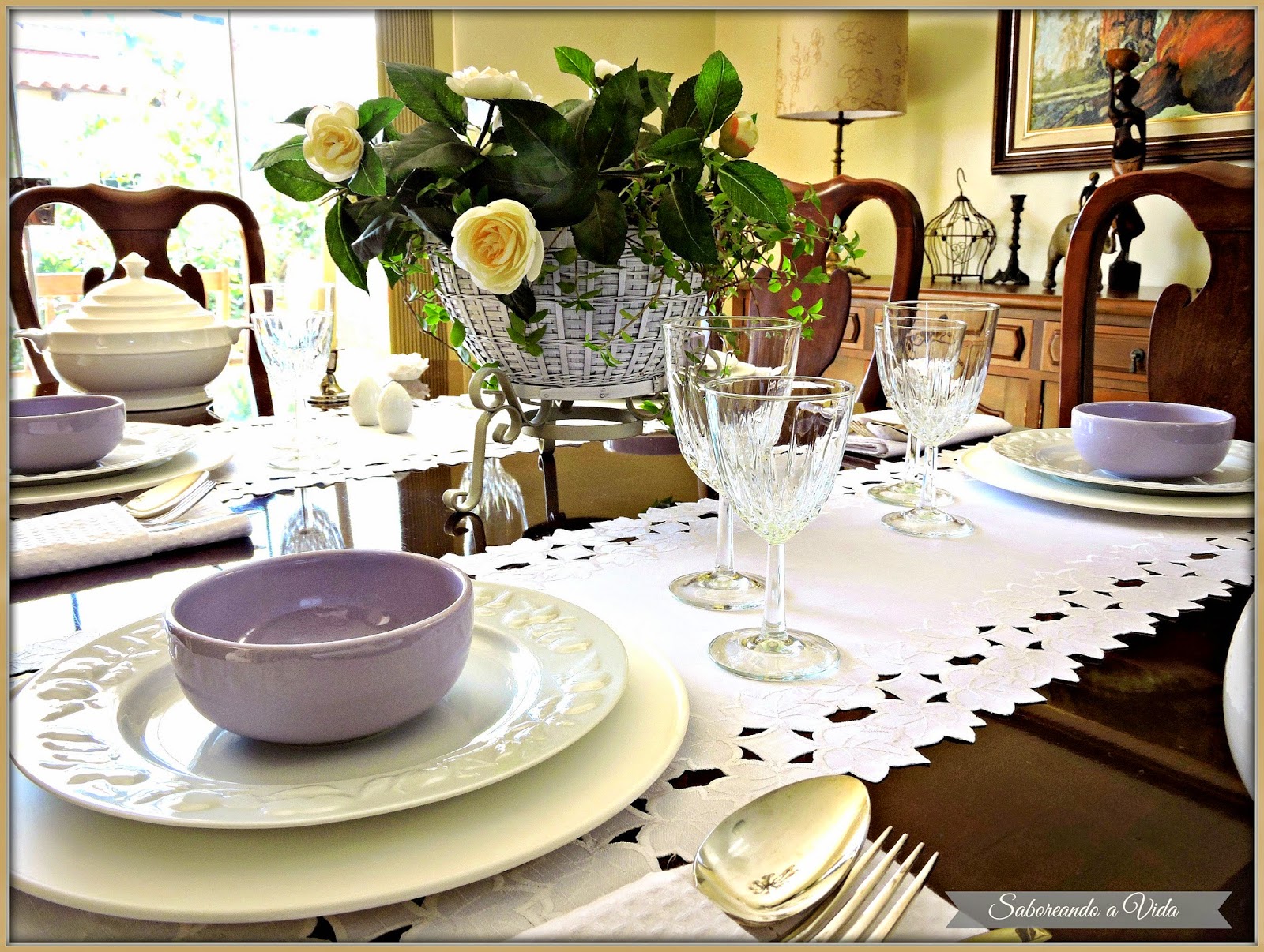 saboreando a vida: Mesa quase informal, a entrada de minha casa e ...
