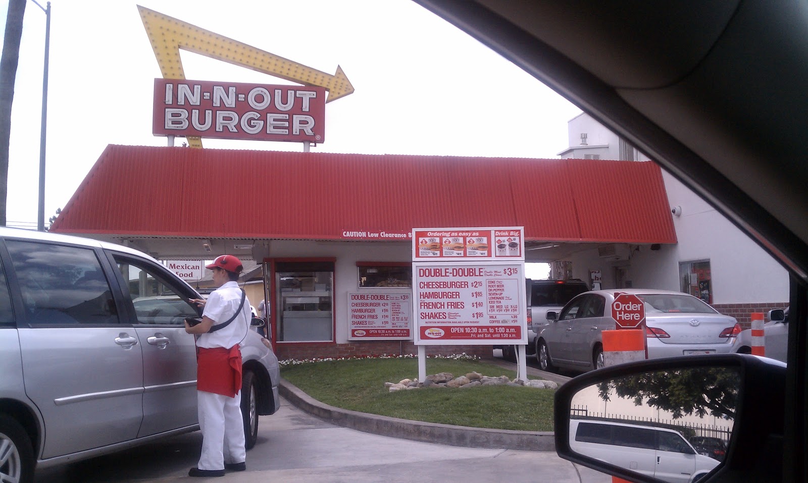 TheFastFoodRetrospect: In-N-Out Burger