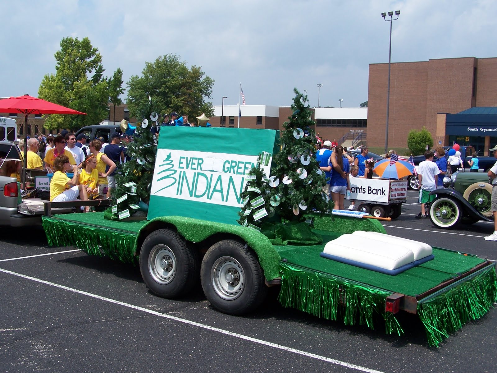 Cat's Eye View @ MPL: Library Float Wows in Old Settlers Parade