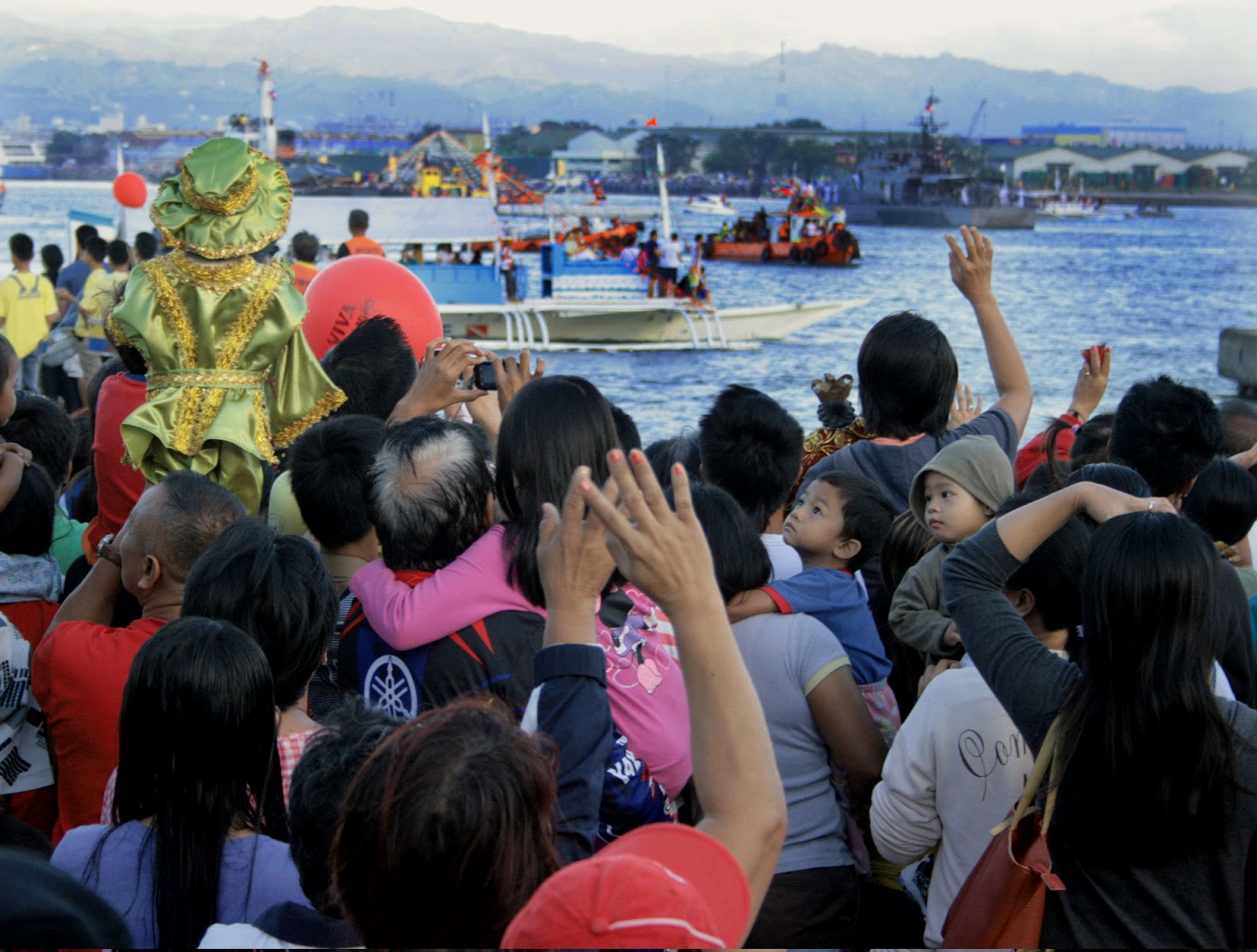 FLUVIAL PROCESSION | CEBU 2013 - Public Communication