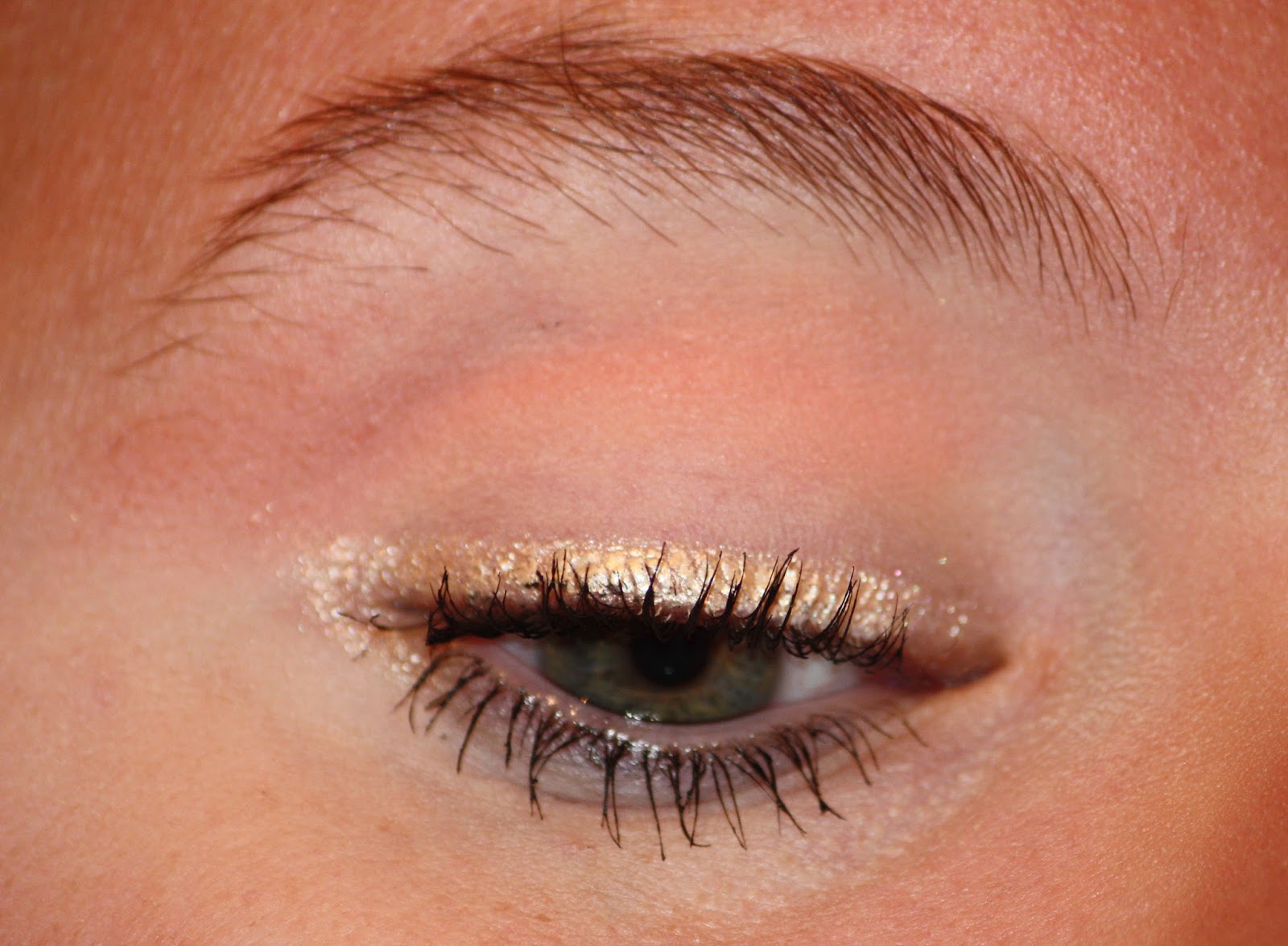 Die Zauberin Zebulon: Champagne Eyeliner + Blush Eye MakeUp