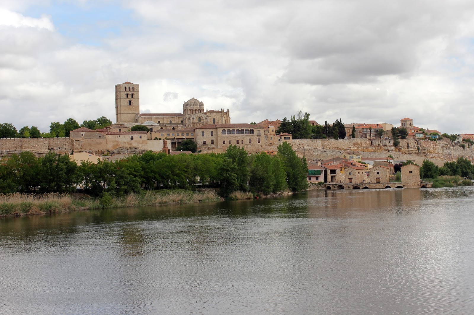 EL EREMITA: ZAMORA, EN POCO MÁS DE UNA HORA.