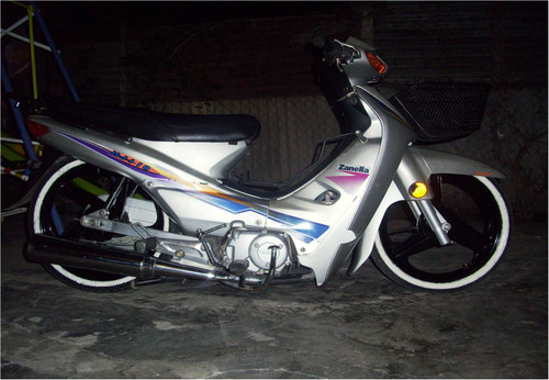 salvadorct: MOTOS AL PISO