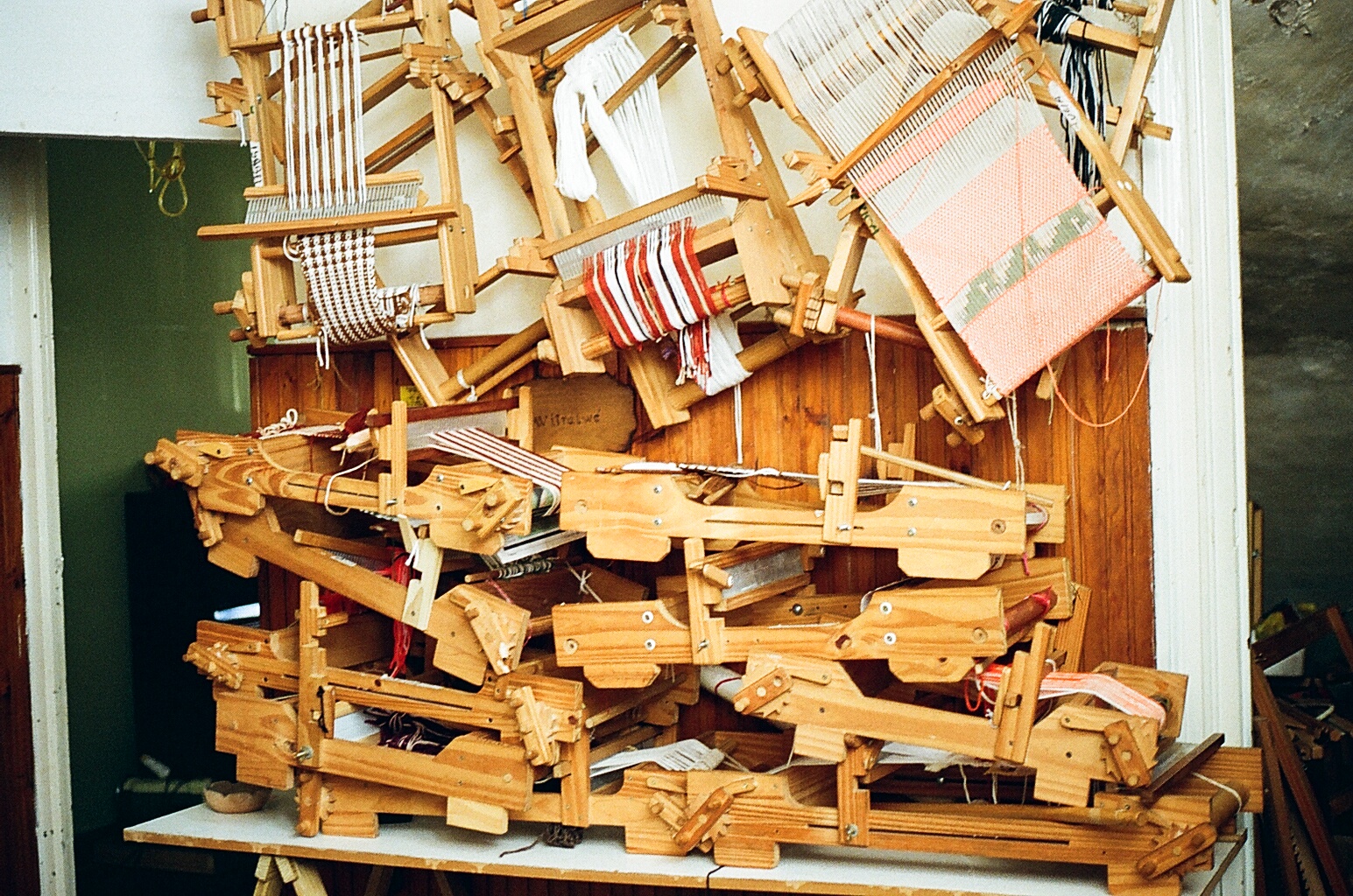 UN LUGAR DE TELAR WITRALWE: TELARES Y MAS TELARES.