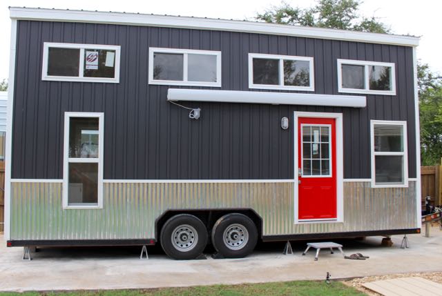 TINY HOUSE TOWN: Manor Grey Relax Shack Tiny House