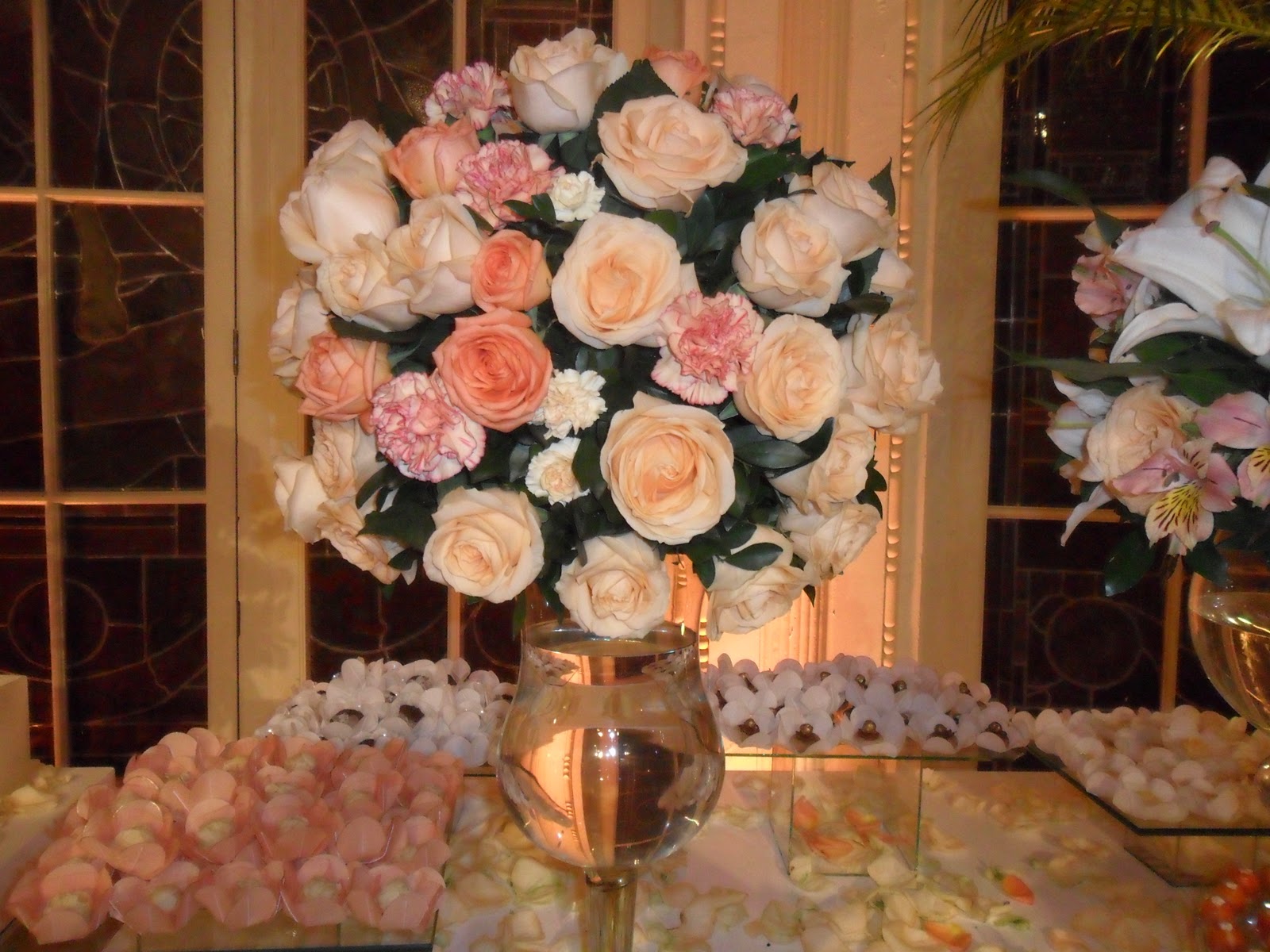 Decoração com rosas chá.