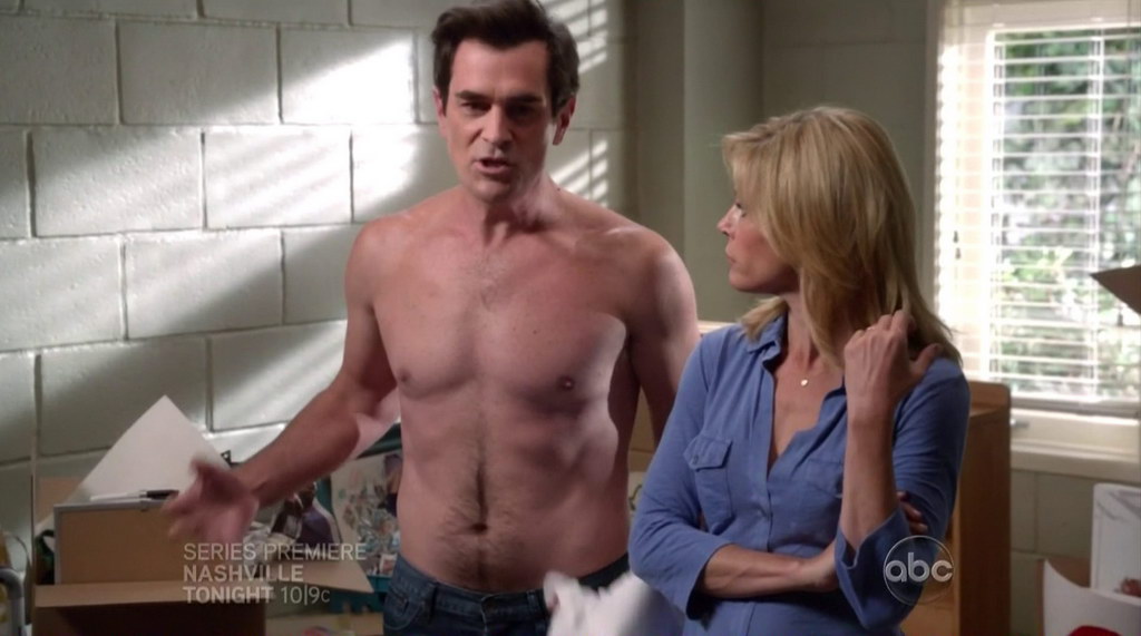 Ty Burrell Shirtless in Modern Family s4e02 - Shirtless Men at groopii