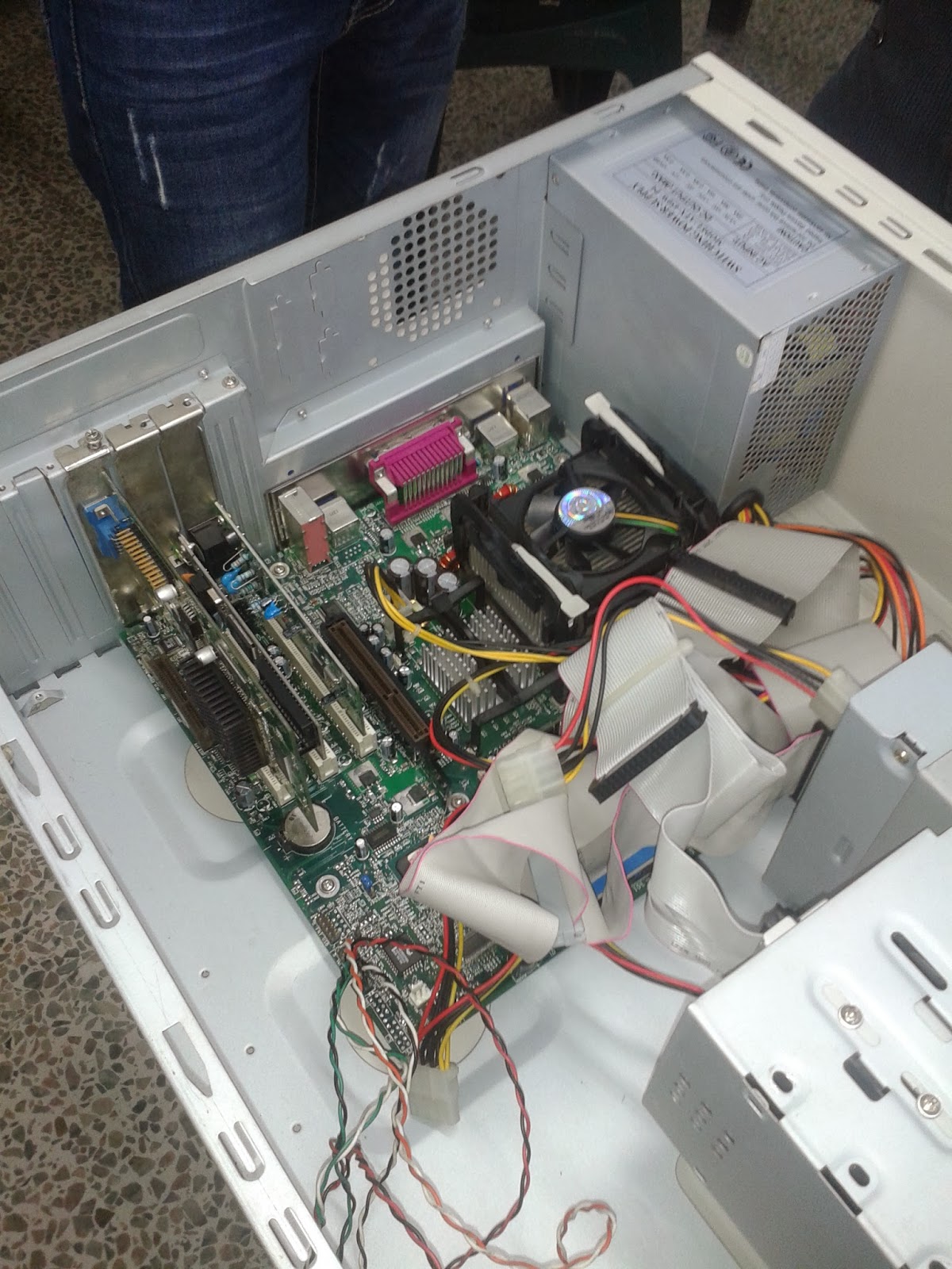 Ensamble y Desensamble de una PC : Desensamble de una PC