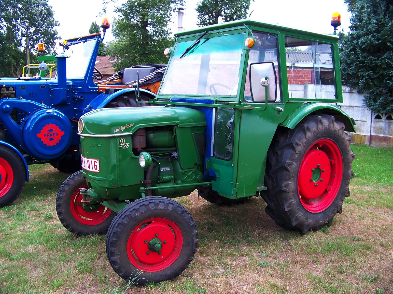 MOTORCYCLE 74: Classic tractors