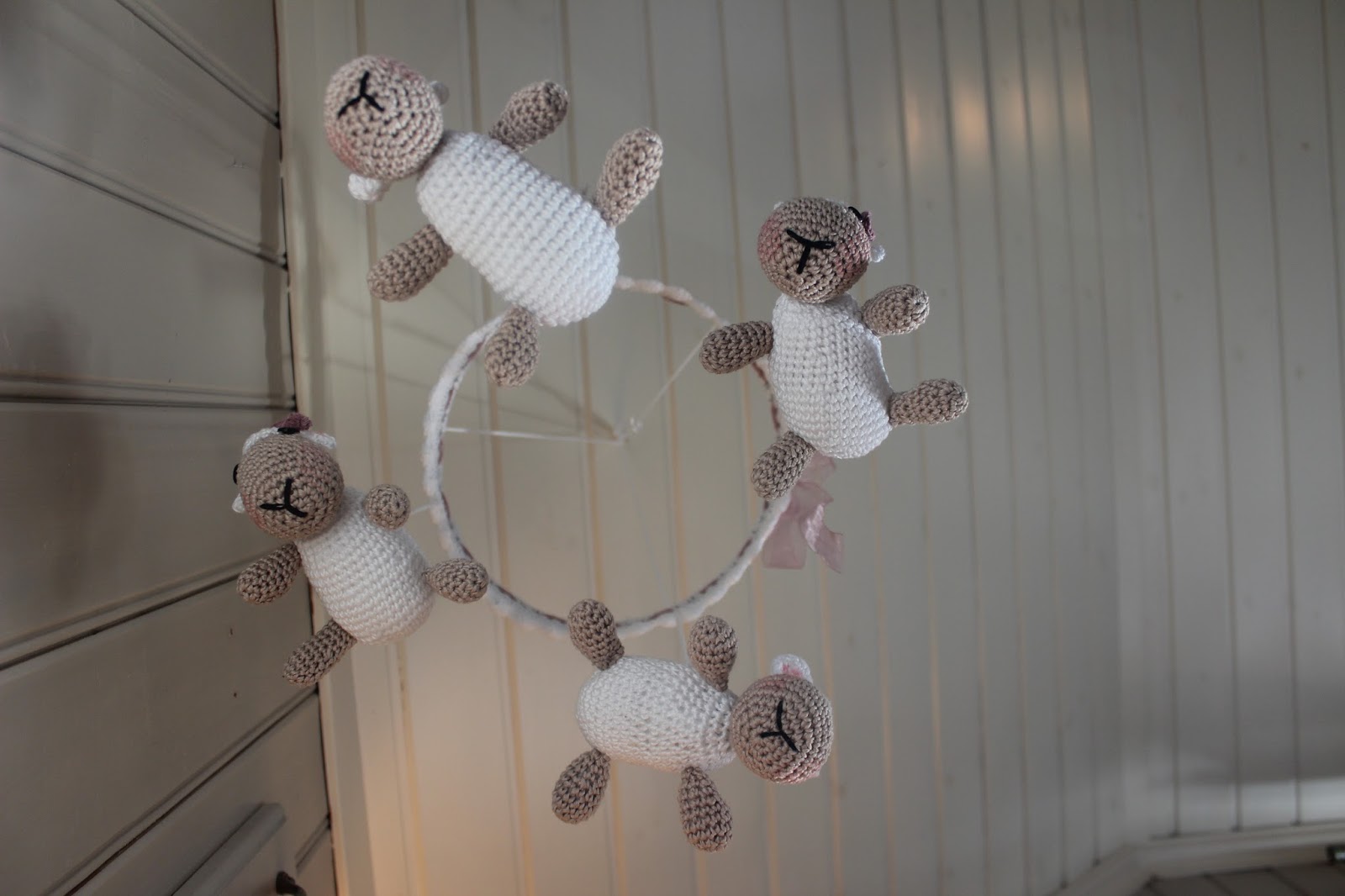 Mona's verden: Heklet baby-uro