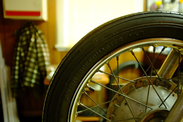 Bones T140 Brat-Wurst: New Tires! Avon MKII rear and Avon Speedmaster ...