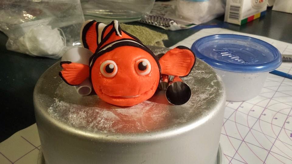 Cassie's Cakes and Sweets: Finding Nemo: Sculpting Fondant Characters