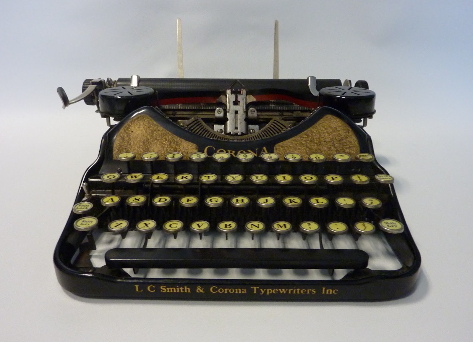 Vermont Vintage Typewriter: Black & Gold