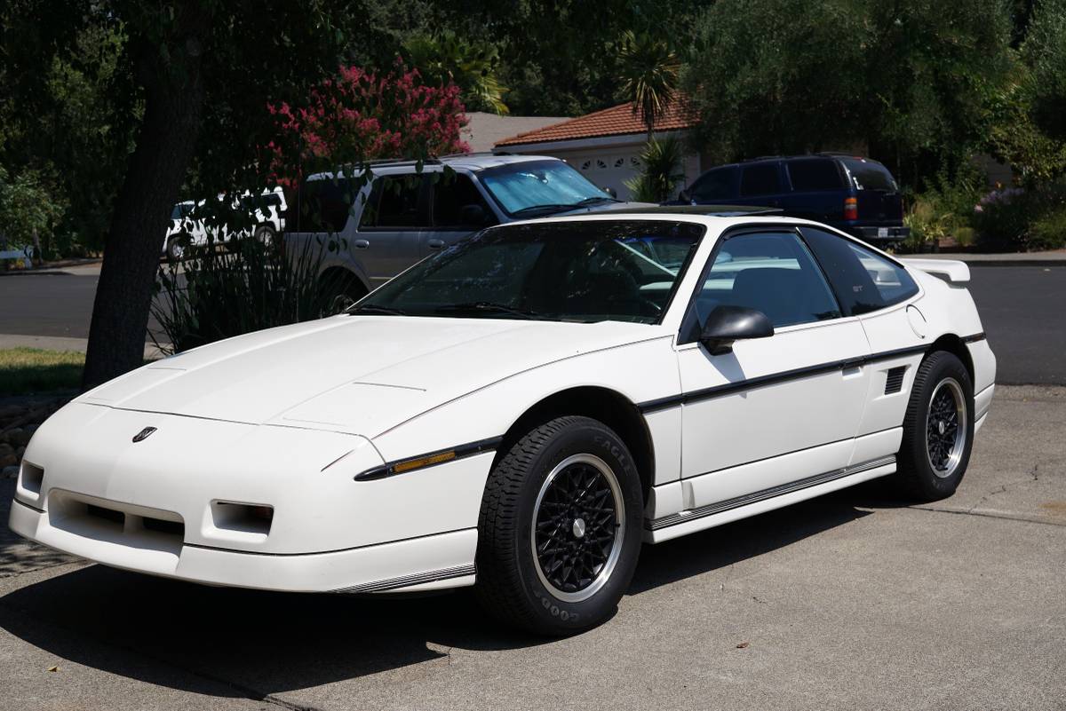 Low Mile, Great Shape - Uggg...White Paint: 1988 Pontiac Fiero GT ...