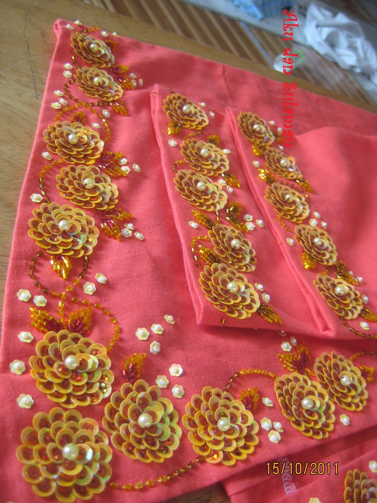 Aku dan Sulaman: Sulam Manik Labuci Kebaya