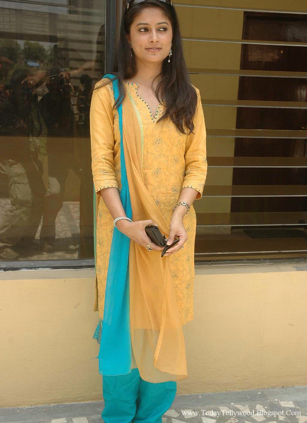 Aakansha Cute In Panjabi Dress..............Model Aakansha Pics ...