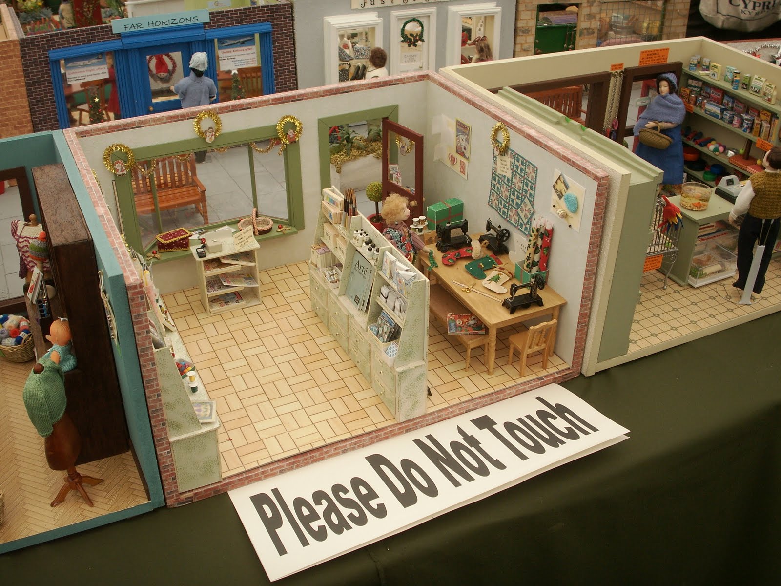 Cherry Croft: Miniature club display