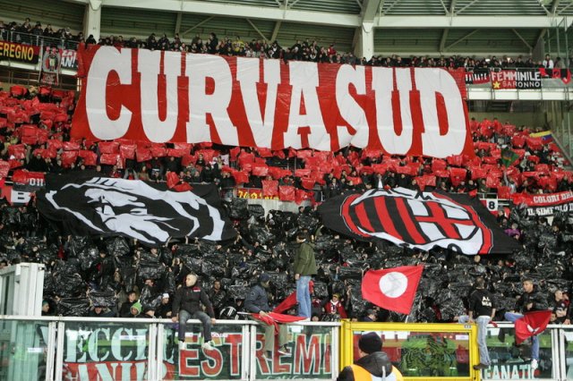 THE LOBSTER 1989: Kelompok Kelompok Ultras Milan