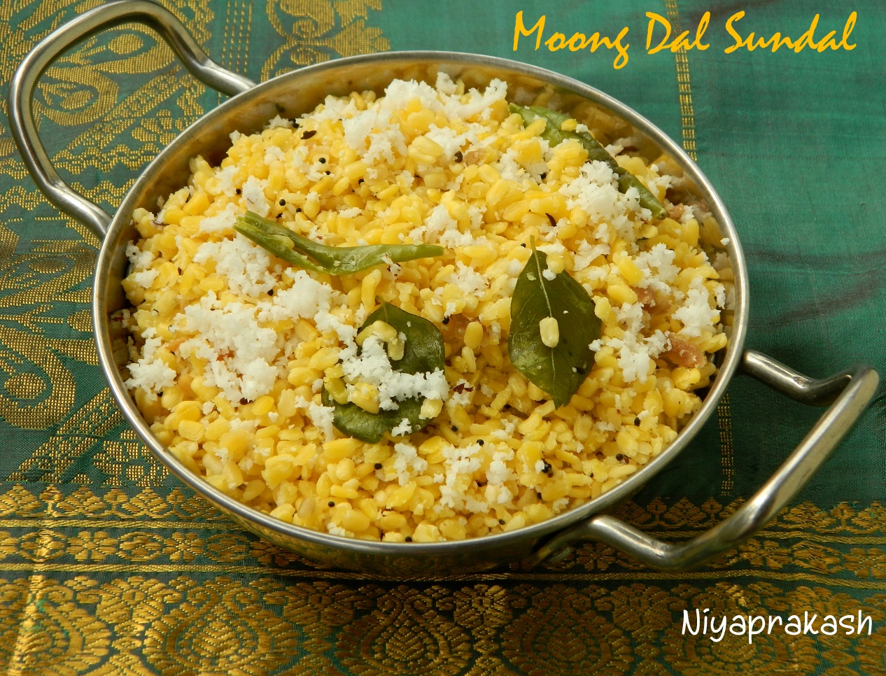 Niya's World: Moong Dal Sundal / Pasi Parippu Sundal