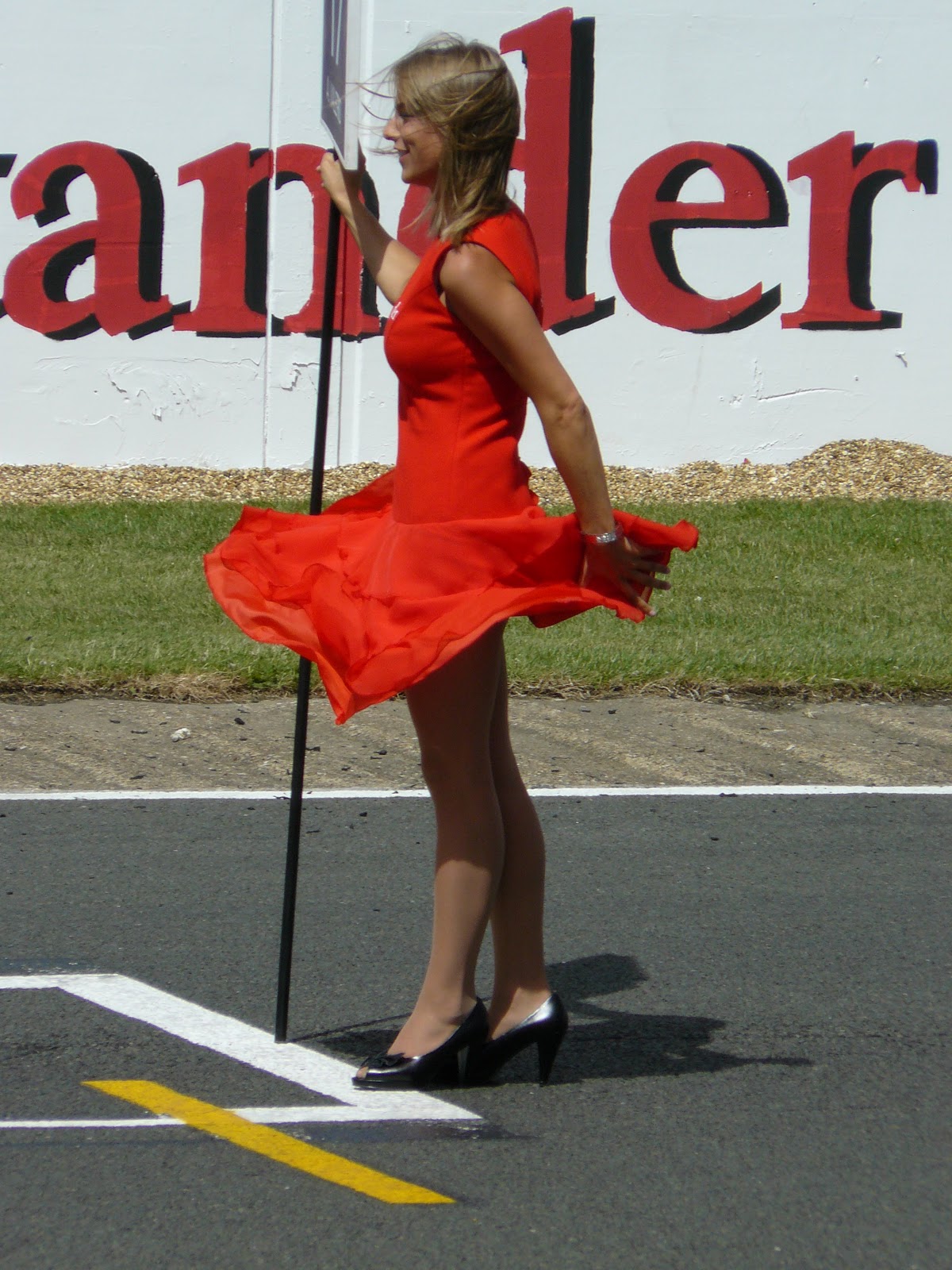 Windy Upskirts: Pit Girls Part 1 (pics)