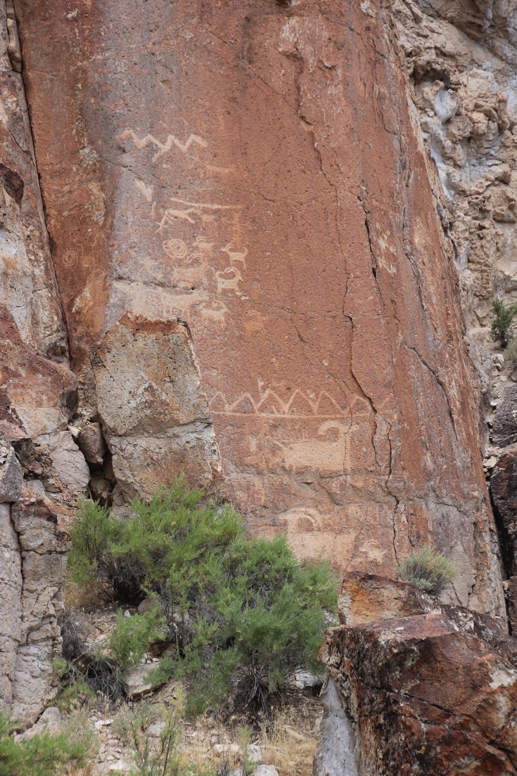 Utah Pictographs, Petroglyphs and Rock Art: Fremont Indian State Park