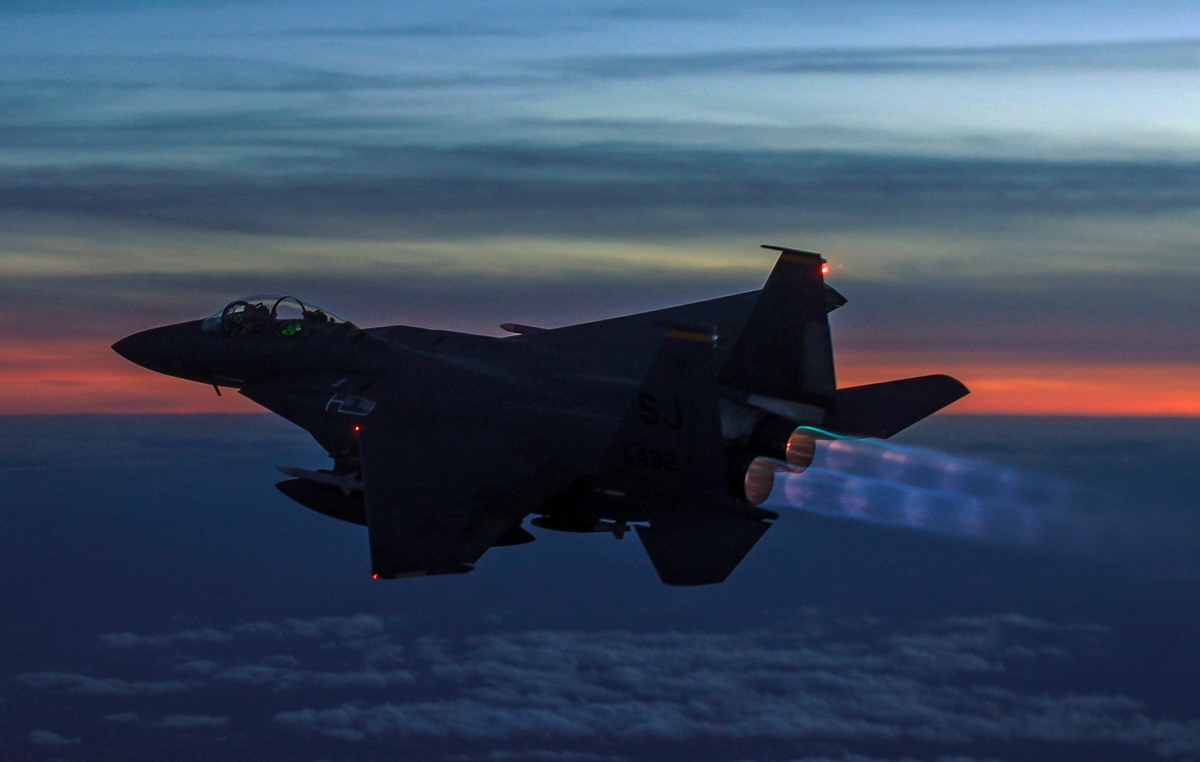 Boeing F-15E Strike Eagle Throttle on in the Evening ~ Aircraft Wallpaper