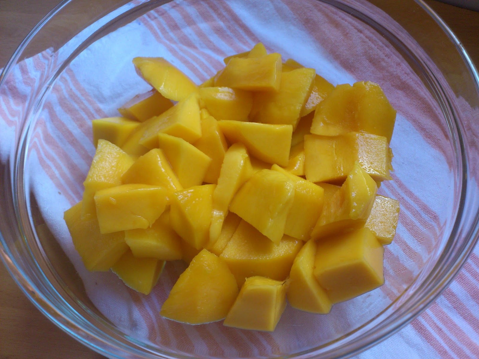 El mundo de Carely: Helado de yogur, mango, caramelo y nuez con Thermomix