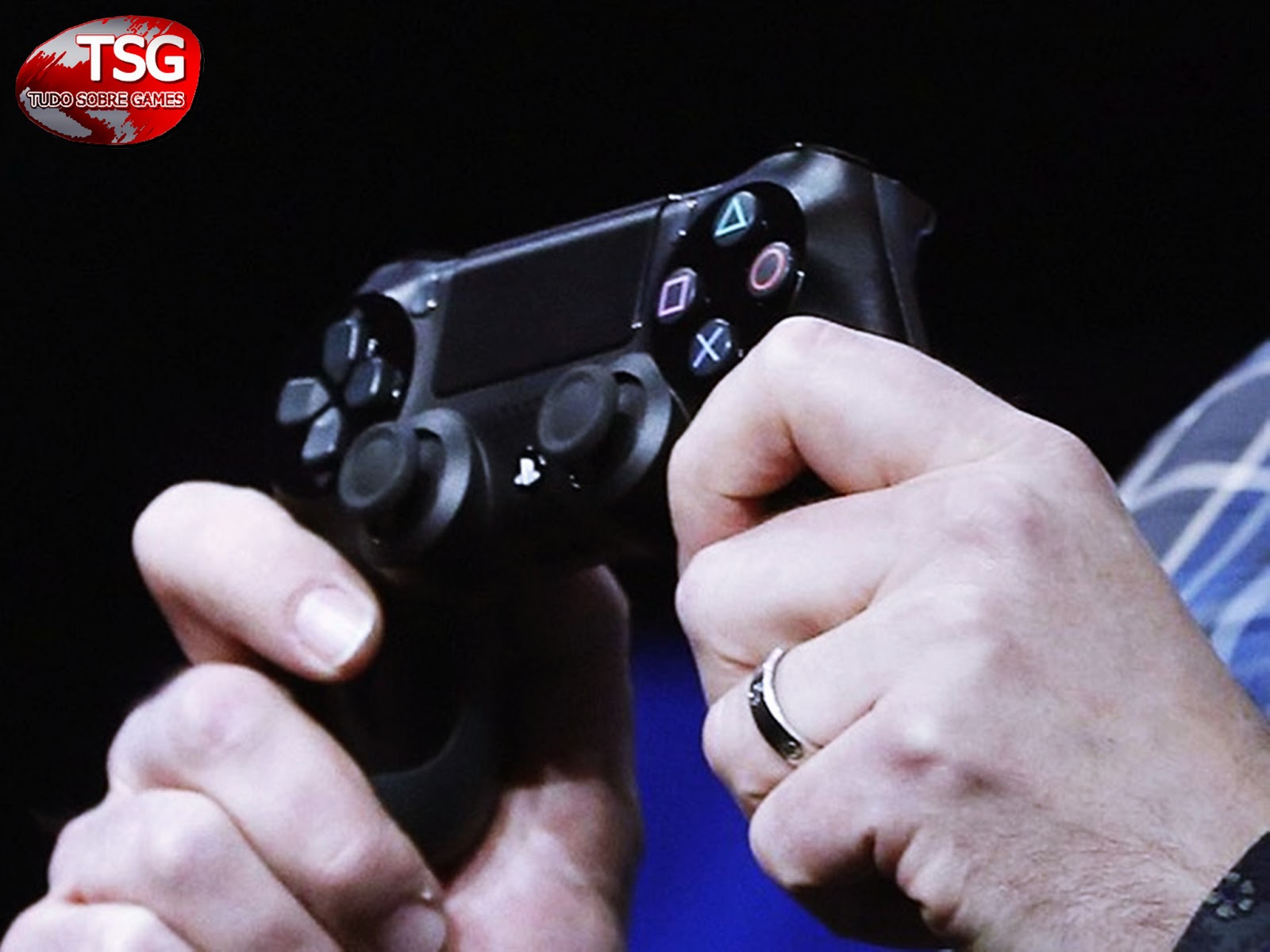 Controle do PlayStation 4 é destaque do novo console; veja evolução