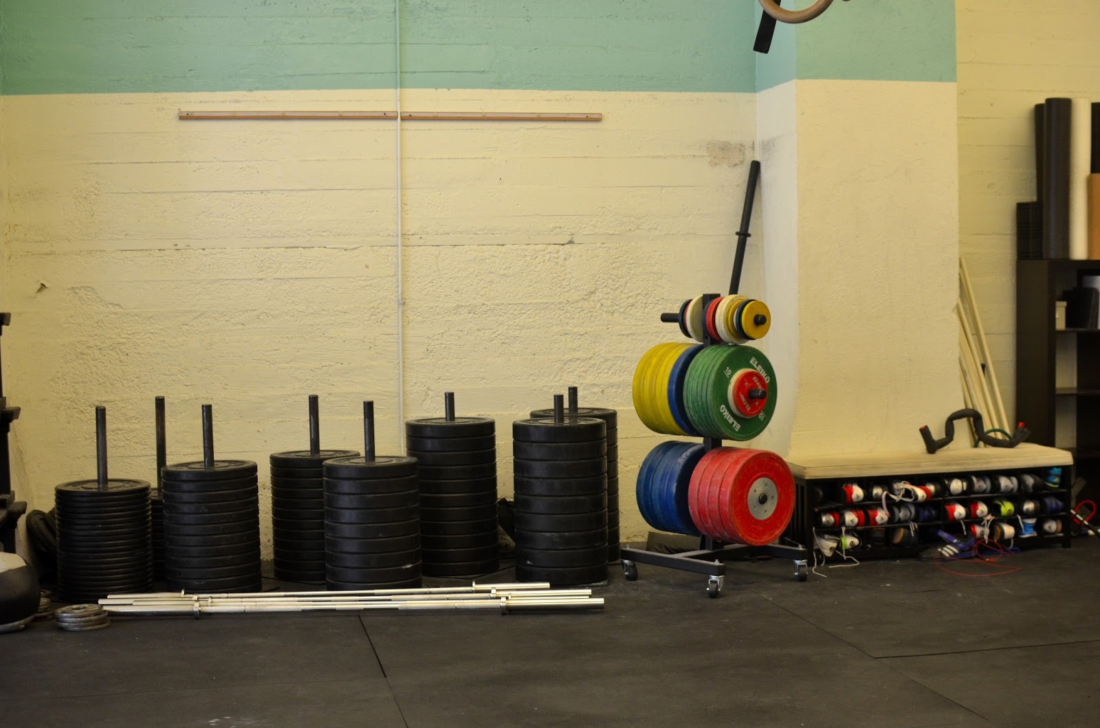 Jes' CrossFit Blog: Uniter Barbell / CrossFit SOMA