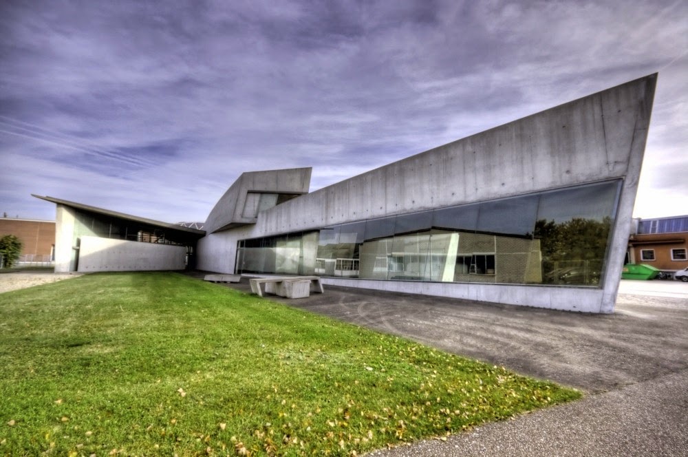 Parsitech: Vitra fire station - Zaha Hadid