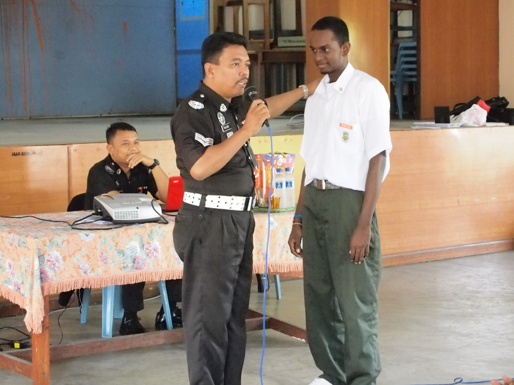 Warna-Warni STK: CERAMAH HUKUMAN PENJARA, SEBAT DAN GANTUNG