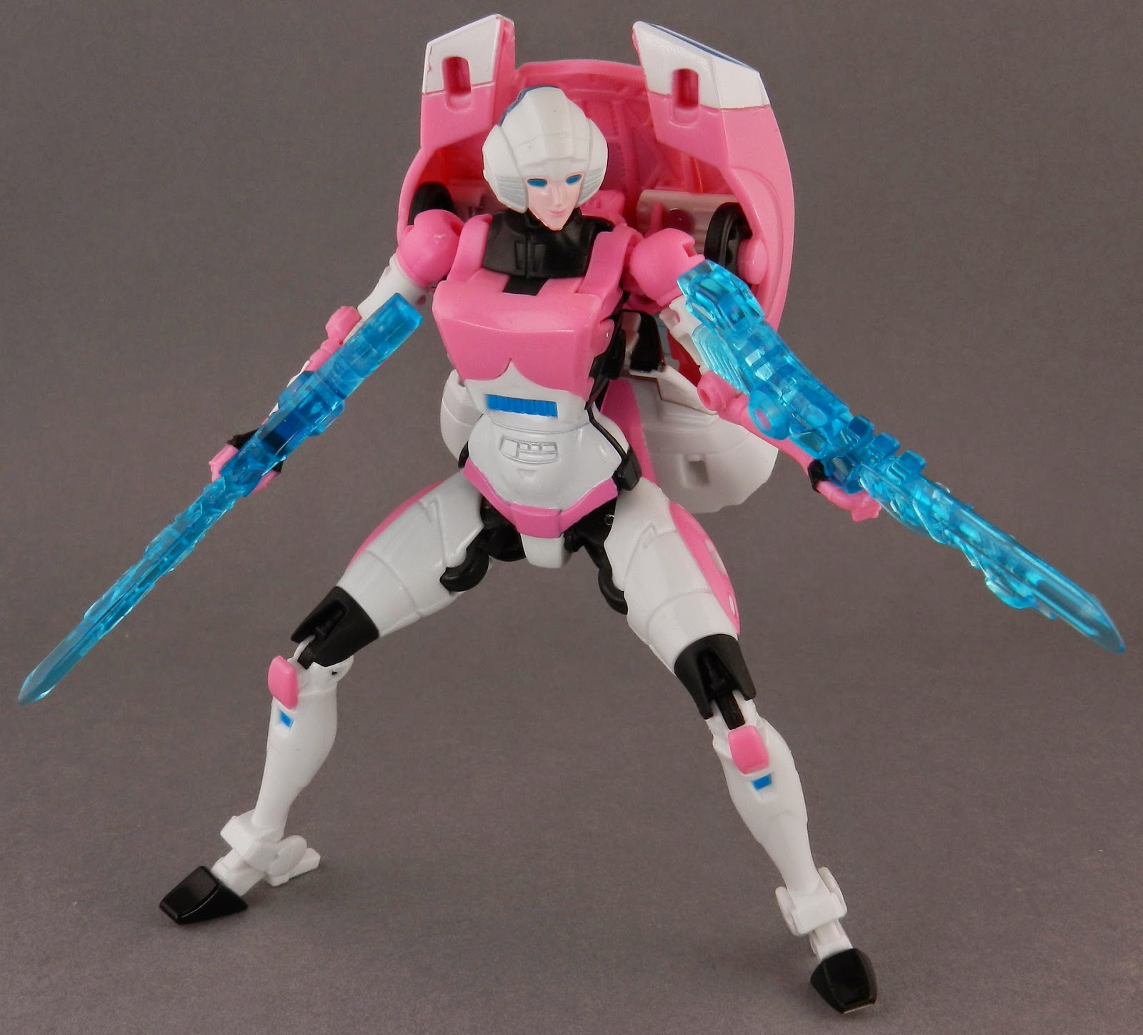 Mil robots: Duelo transformers: Arcee versus Azalea