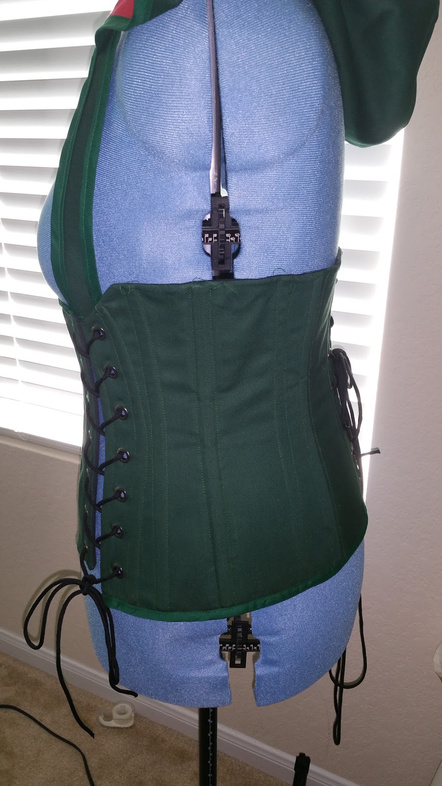 Danielle Sews: Simplicity 1091 Part 2 - Poison Ivy Underbust Corset