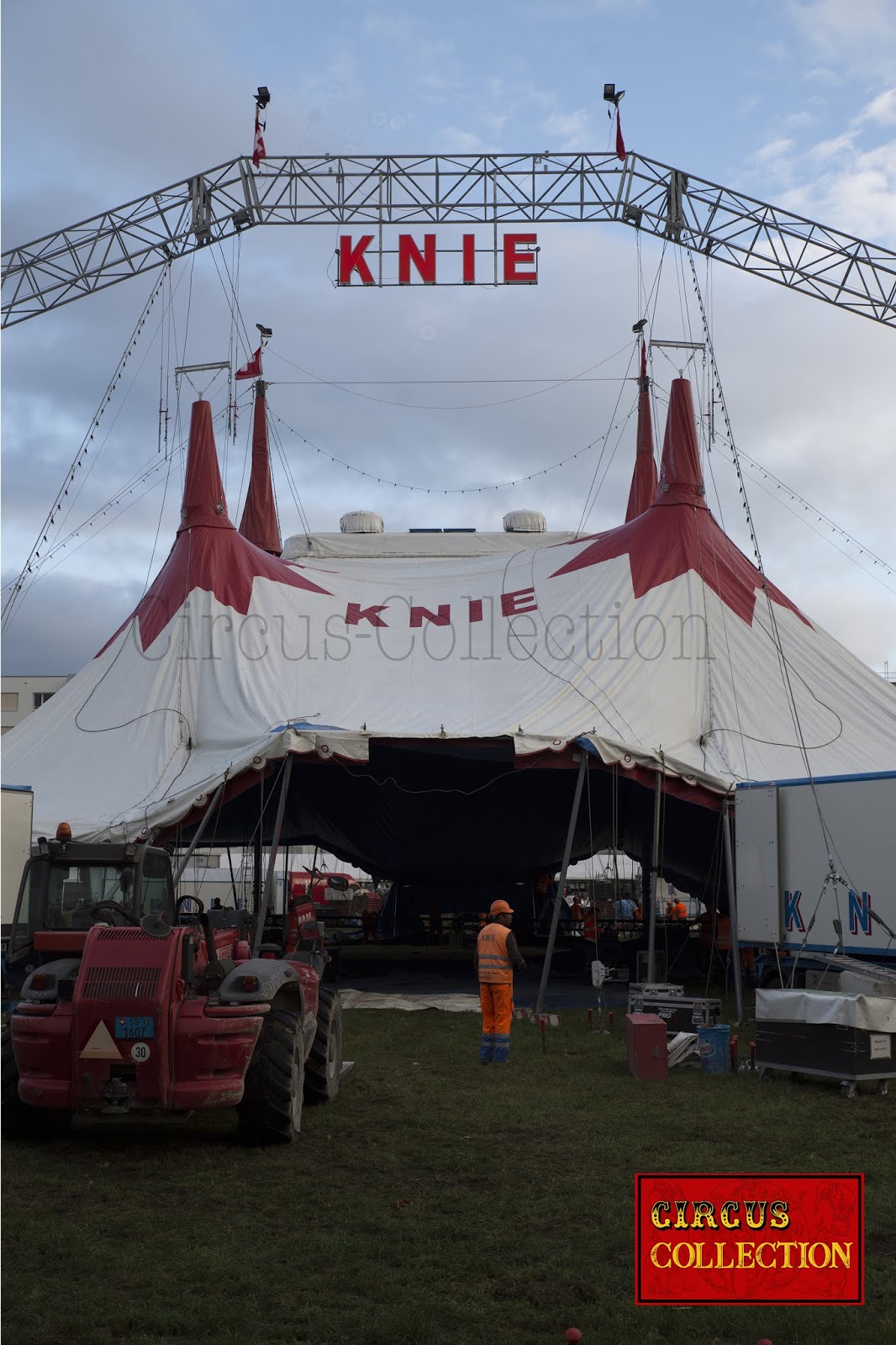 Circus -Collection: Le montage du chapiteau du cirque Knie 2018
