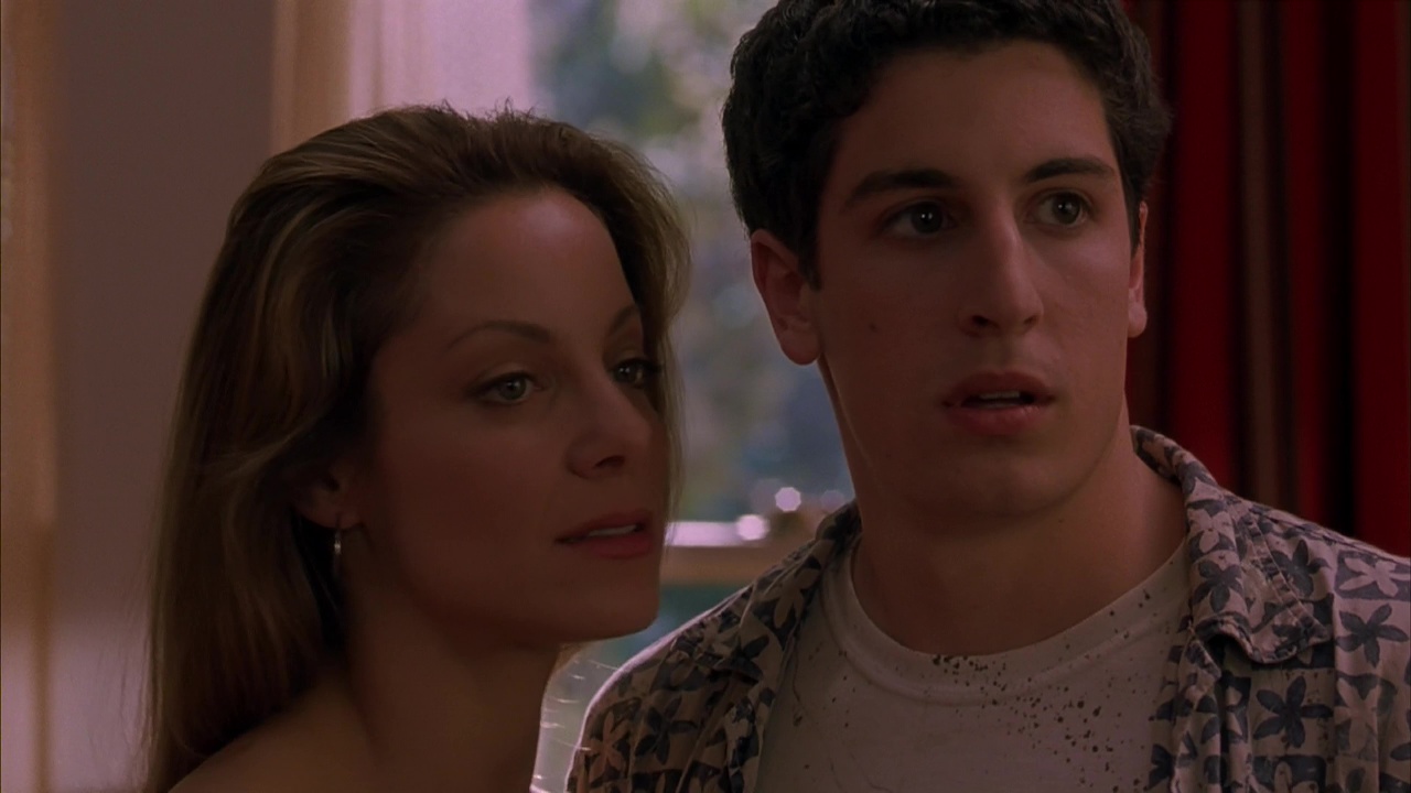 ausCAPS: Seann William Scott and Jason Biggs kiss in American Pie 2