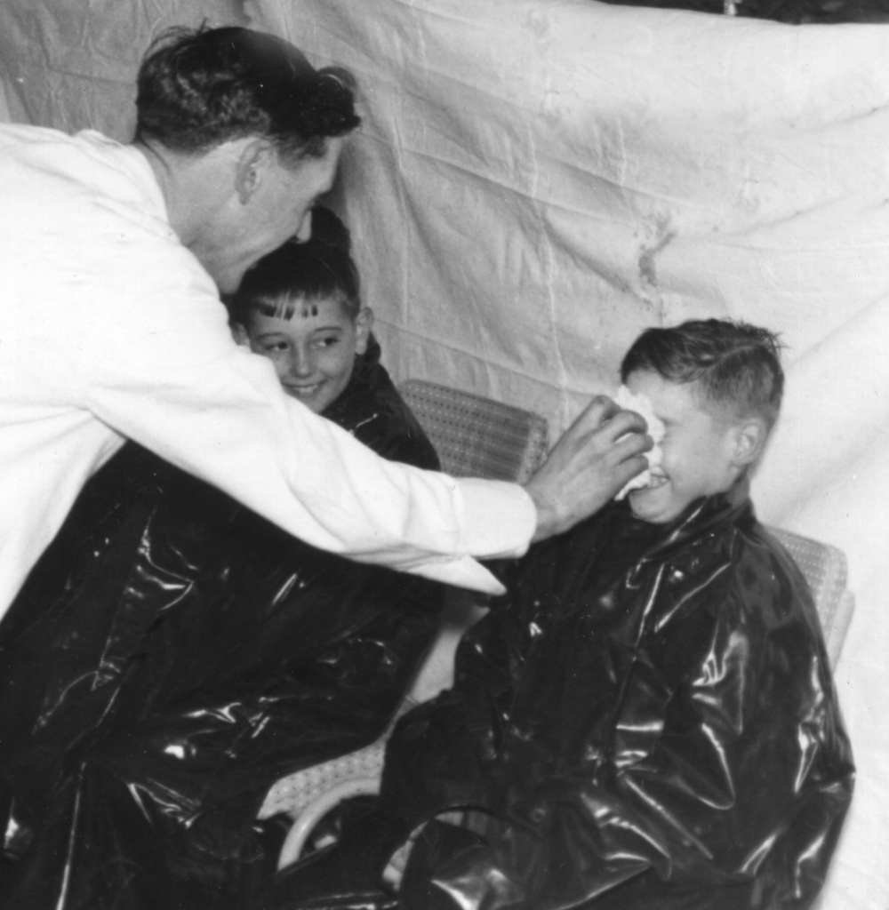 Vintage Children Raincoats – 33 Lovely Old Snapshots Show What Kids ...