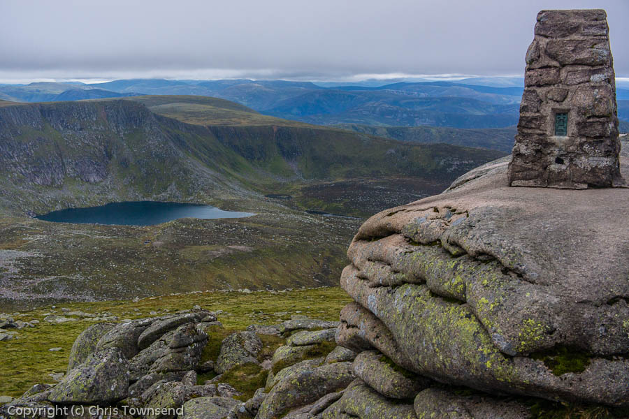 Chris Townsend Outdoors: A Day of Contrasts on Lochnagar