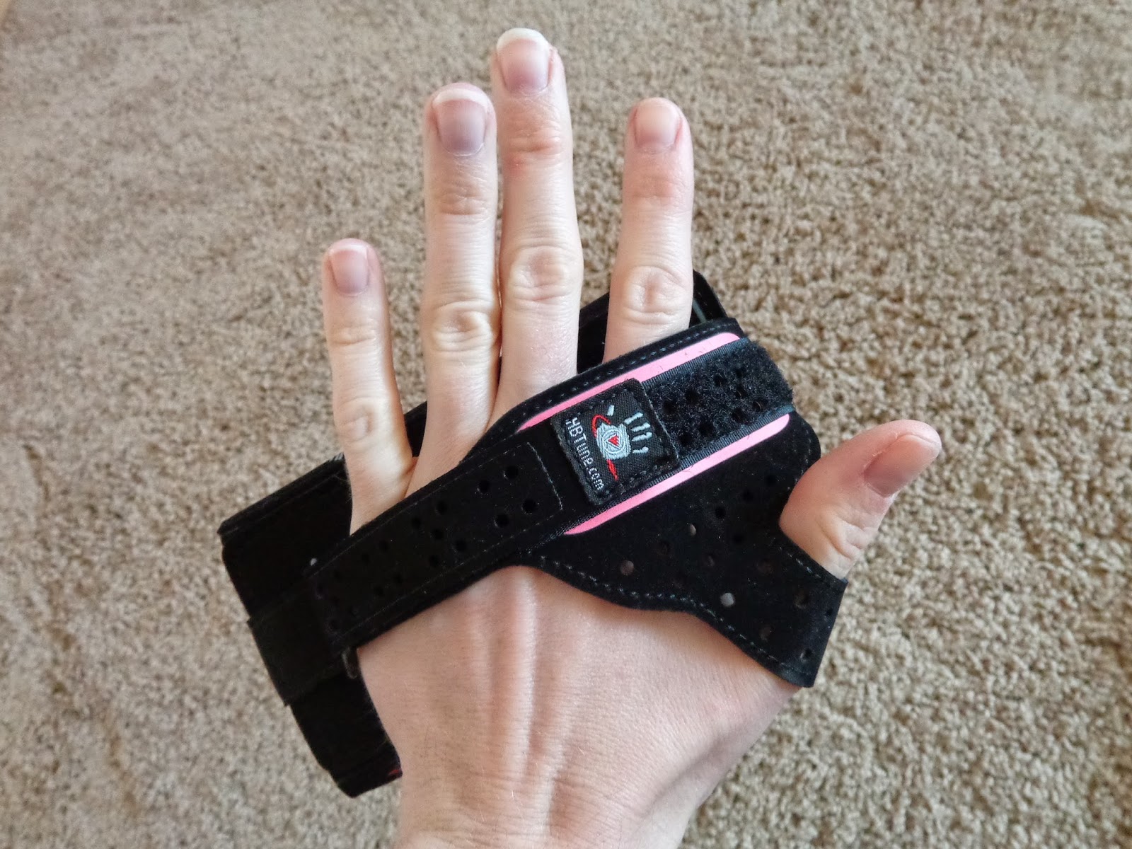 Running Diva Mom: HB Tune Phone Hand Band Review & Giveaway