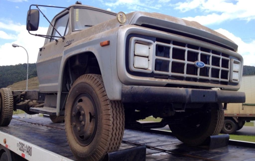 Ford F11000 zero KM preservado a 28 anos