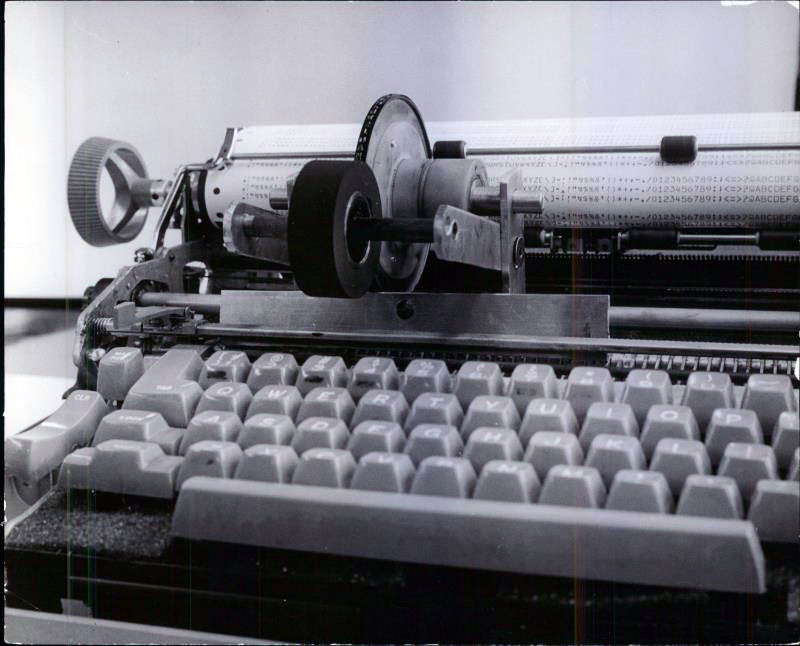 Mystery typewriters (Part 1)/ /THE TYPEWRITER REVOLUTION