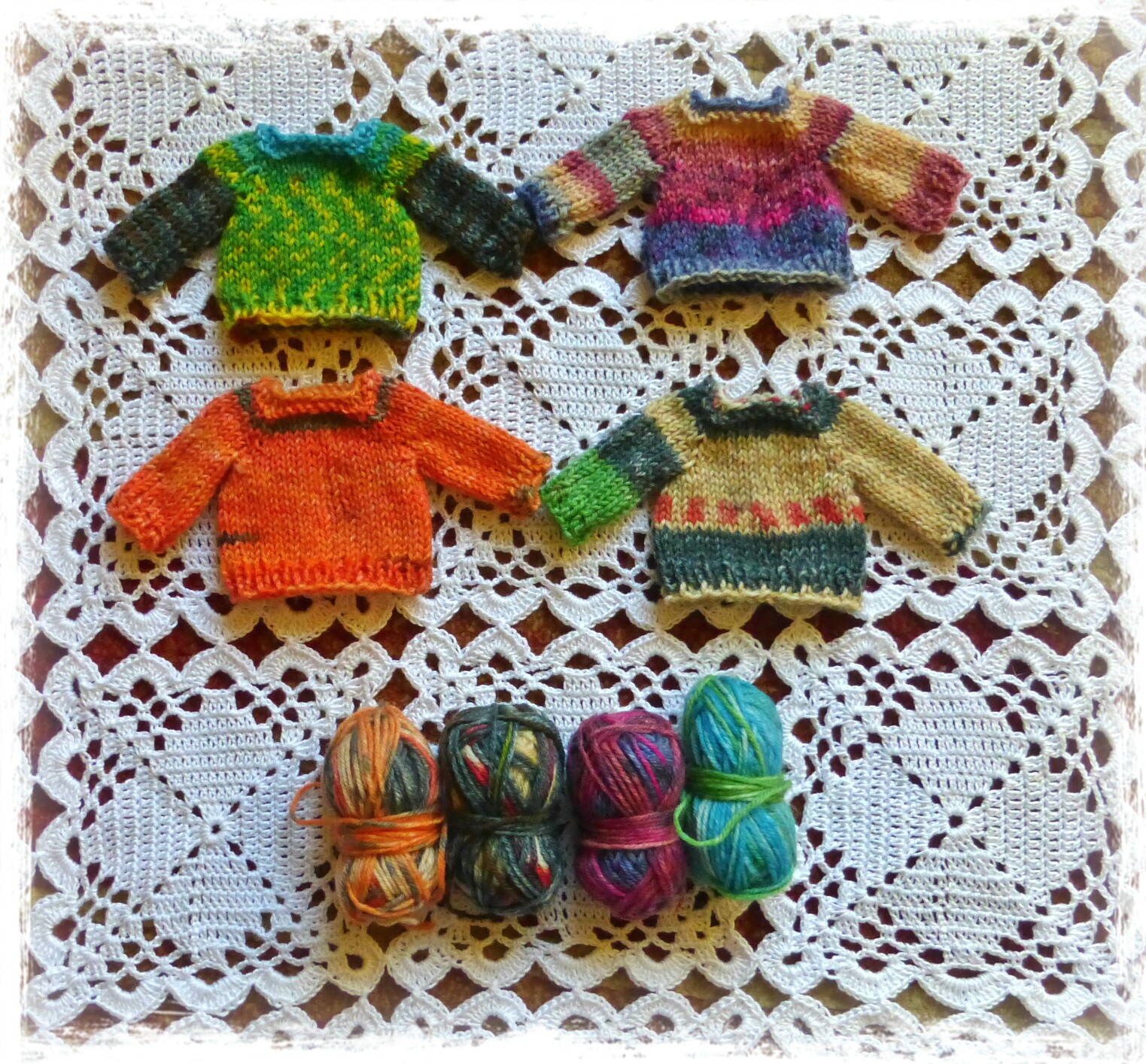 Yellow, Pink and Sparkly: Mini Balls of Yarn, Mini Sweaters and Mini ...