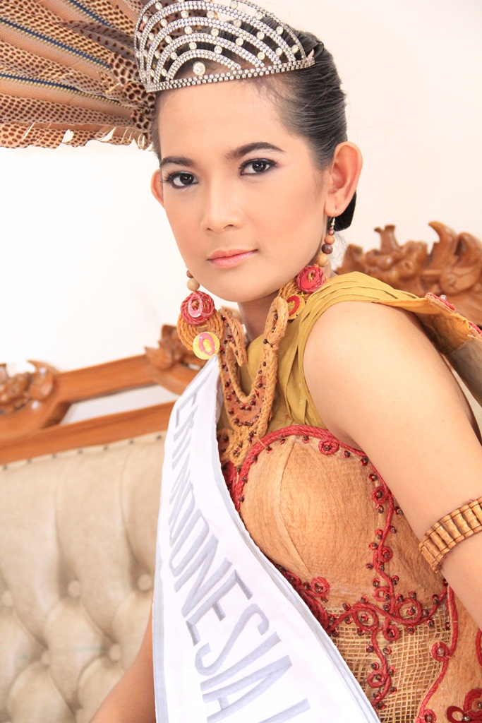 Puteri Indonesia 2011 It's Me It's Me : Miranda Surya (Kalimantan Barat ...