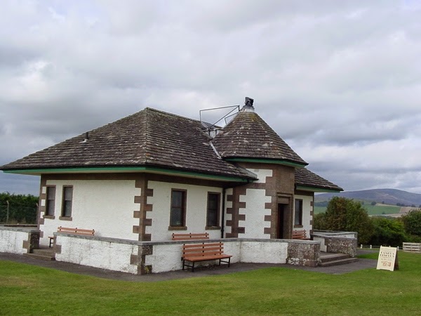 Scotland My Scotland: Memoir: Introducing the Little Red Town