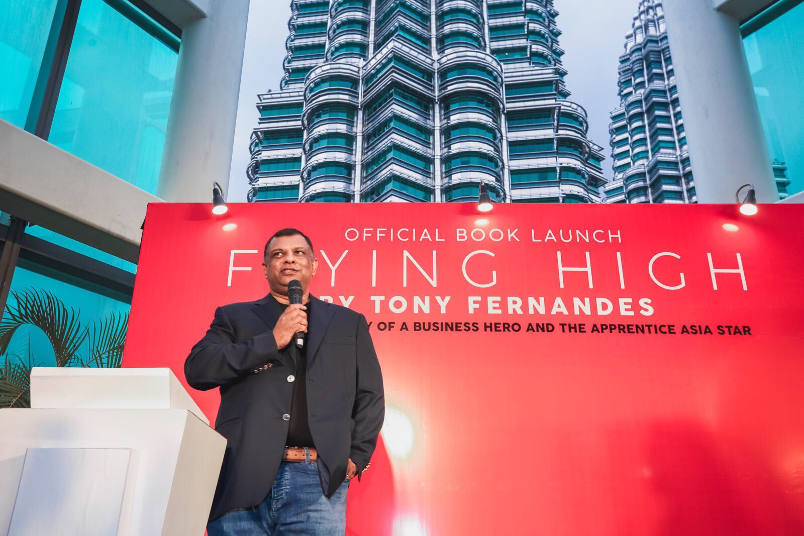 Tony Fernandes, AirAsia CEO Launches Memoirs - Blog for Tech & Lifestyle