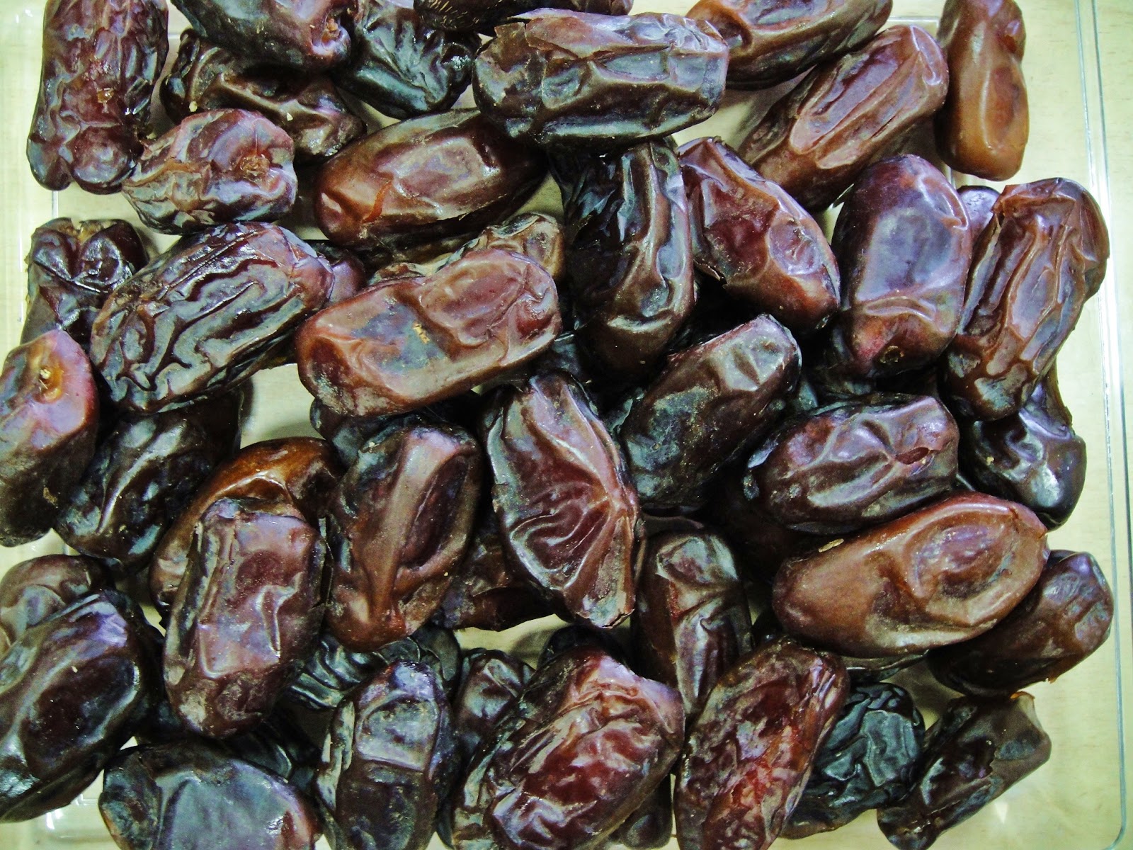 Maryam's Culinary Wonders: 913. Iraqi Breakfast Sticky Dates