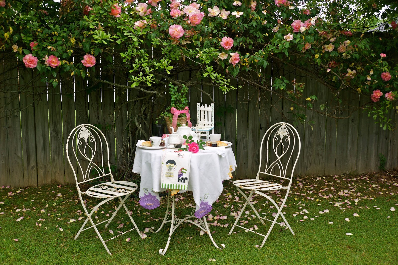THE FRENCH HUTCH: ROSE GARDEN TEA FOR TWO