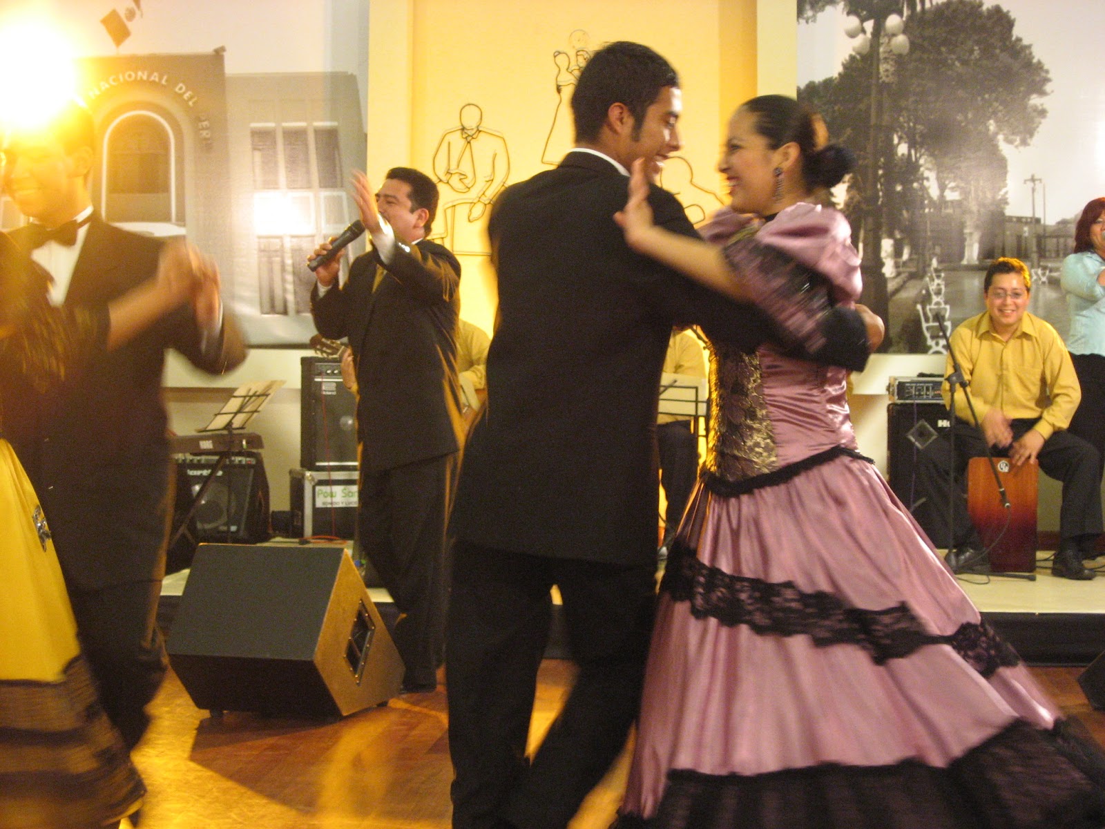 "MI FORMA DE VER EL FOLKLORE ": CUADRO CRIOLLO