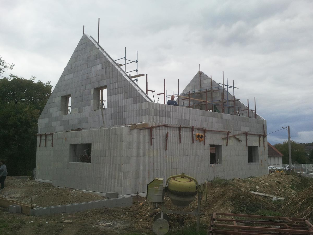 CONSTRUCTION EUROMAC2 2012: 38 MONTAGE MURS ET PIGNONS DE L'ETAGE