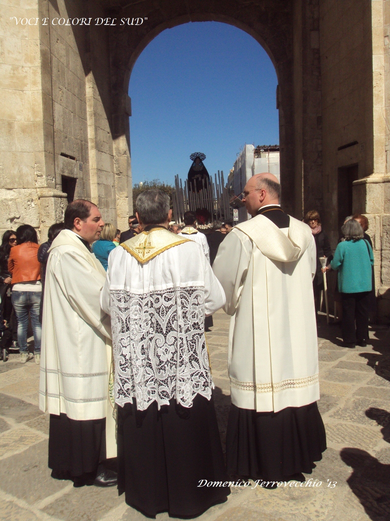 Voci e colori del Sud: La processione della Desolata a Bitonto