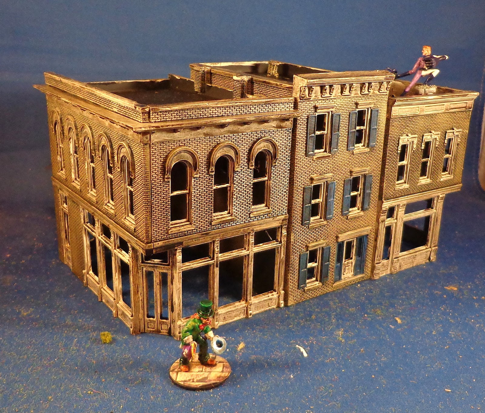 Bob's Miniature Wargaming Blog: Even more Gotham buildings